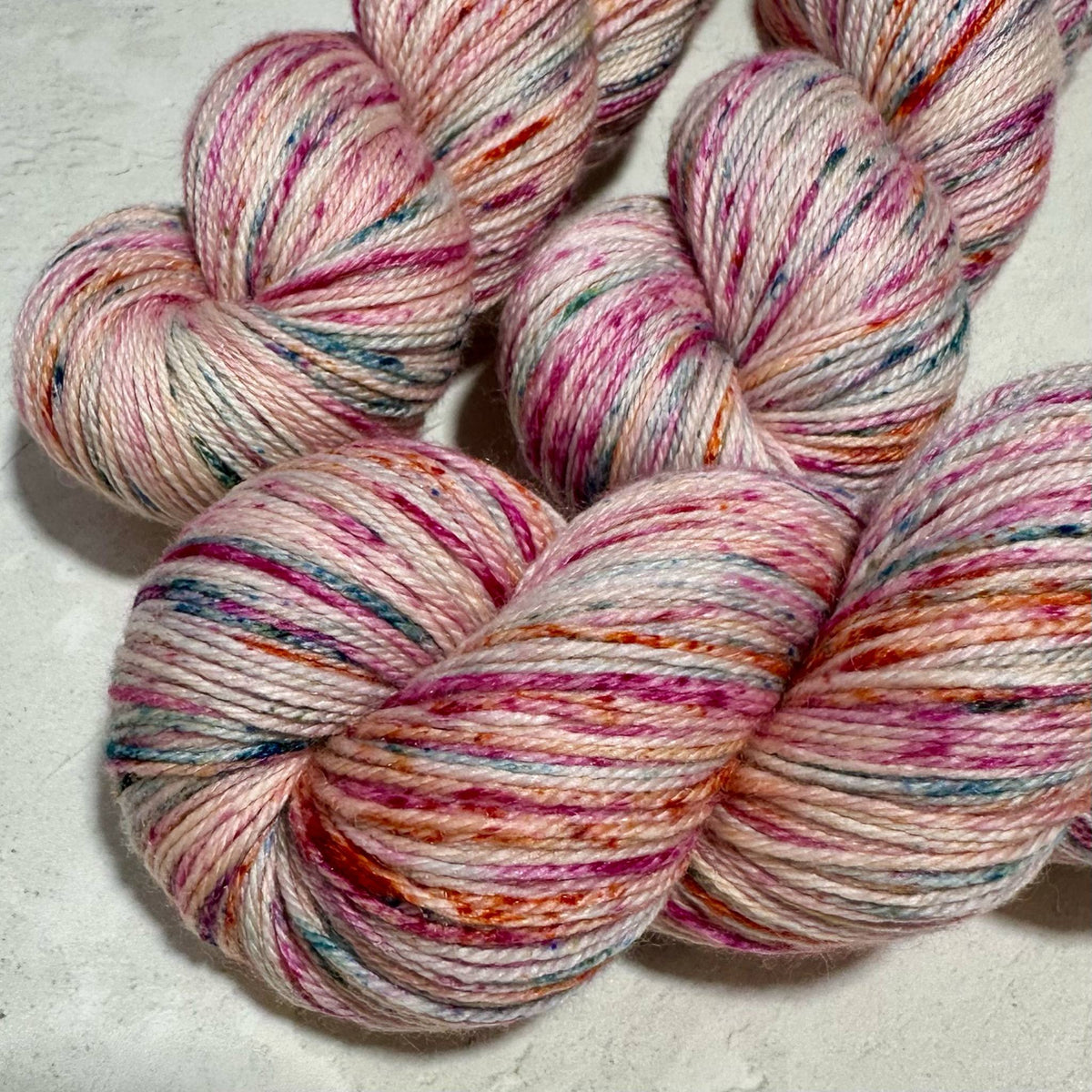 Hélios – Entre Soeurs Et Laine